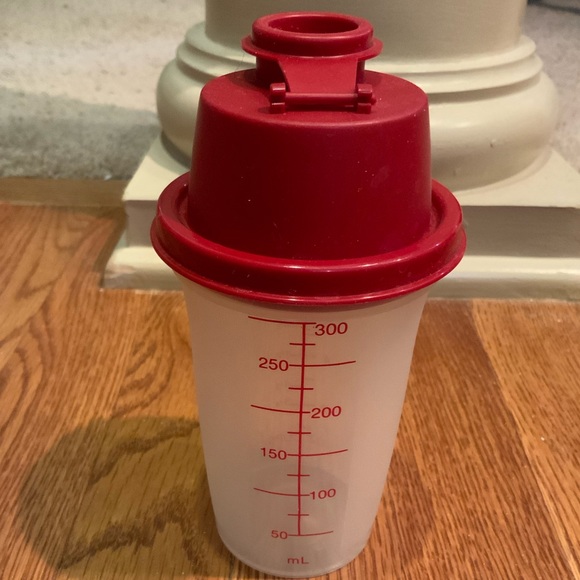 Tupperware | Kitchen | Tupperware Ounce Flip Top Container With Insert ...